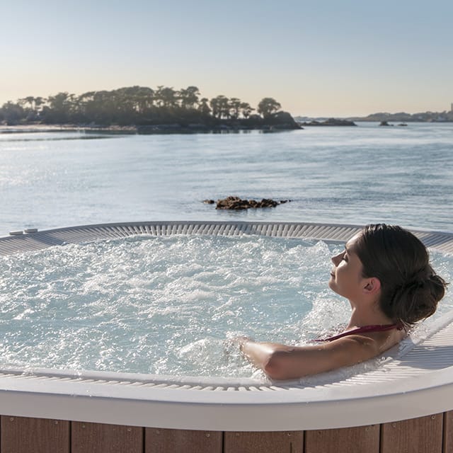 jacuzzi-vue-sur-merhd-philippe-marchand-1 - PHYTOMER Professionnel